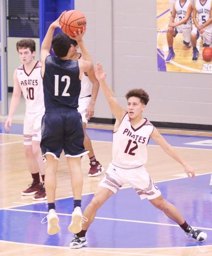 Sinton Pirate hoops boys advance to region tourney | Sports ...