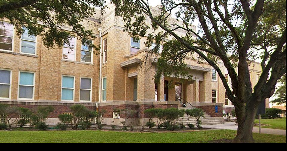 Refugio County judge, commissioners get update on courthouse project ...