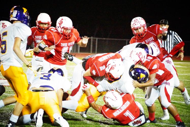 Bulldogs swat Yellowjackets The Three Rivers ISD football team goes 3-0 ...