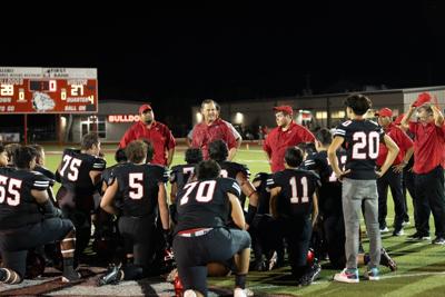 Bulldogs edge past Falls City 28-27 | The Progress | southtexasnews.com