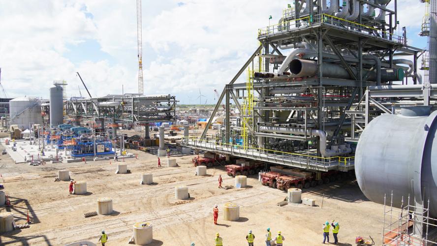 Massive modules move into Gregory overnight with the biggest yet to ...