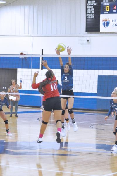 Cowgirls muzzle Lady Bulldogs in five-set volleyball battle | Sports ...