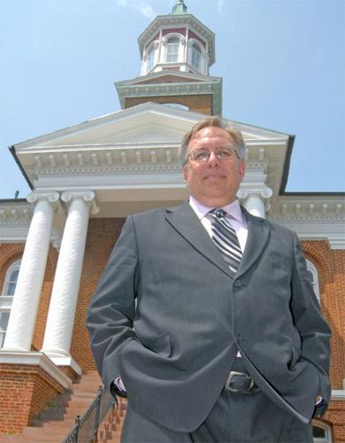 Top county prosecutor announces bid for re-election