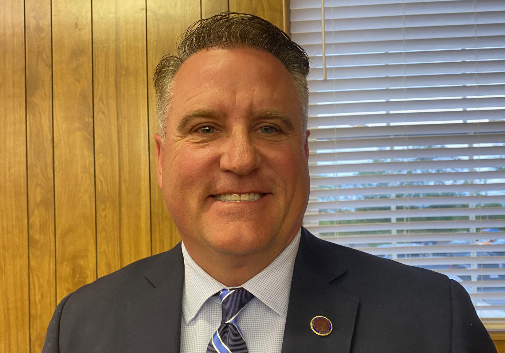 Reeves easily wins GOP firehouse primary in 4th term bid to Virginia ...