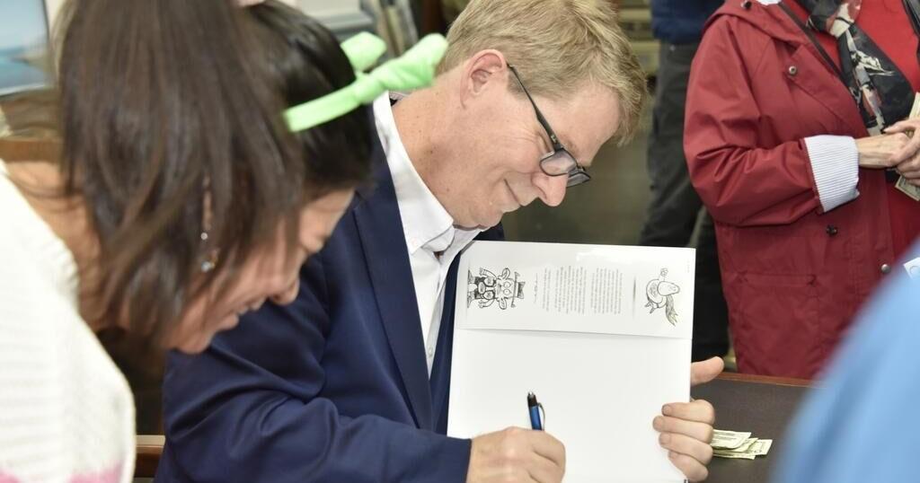 Marshall Ramsey draws a full house at the Starkville Public Library ...