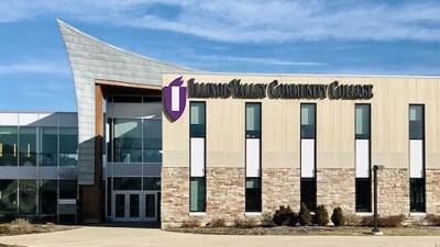 For a Truly Unique V-Day Gift, Visit Thursday's IVCC Art Club Sale ...