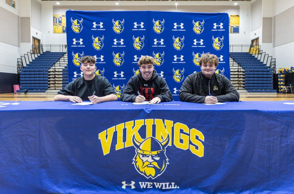3 South Iredell NC football players sign with colleges