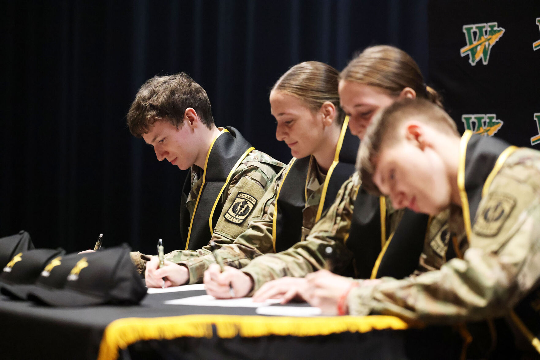 4 Iredell County NC high school seniors join U.S. Army