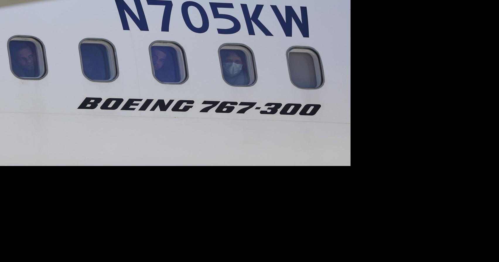 Supreme Court for now blocks deportations under 1798 law