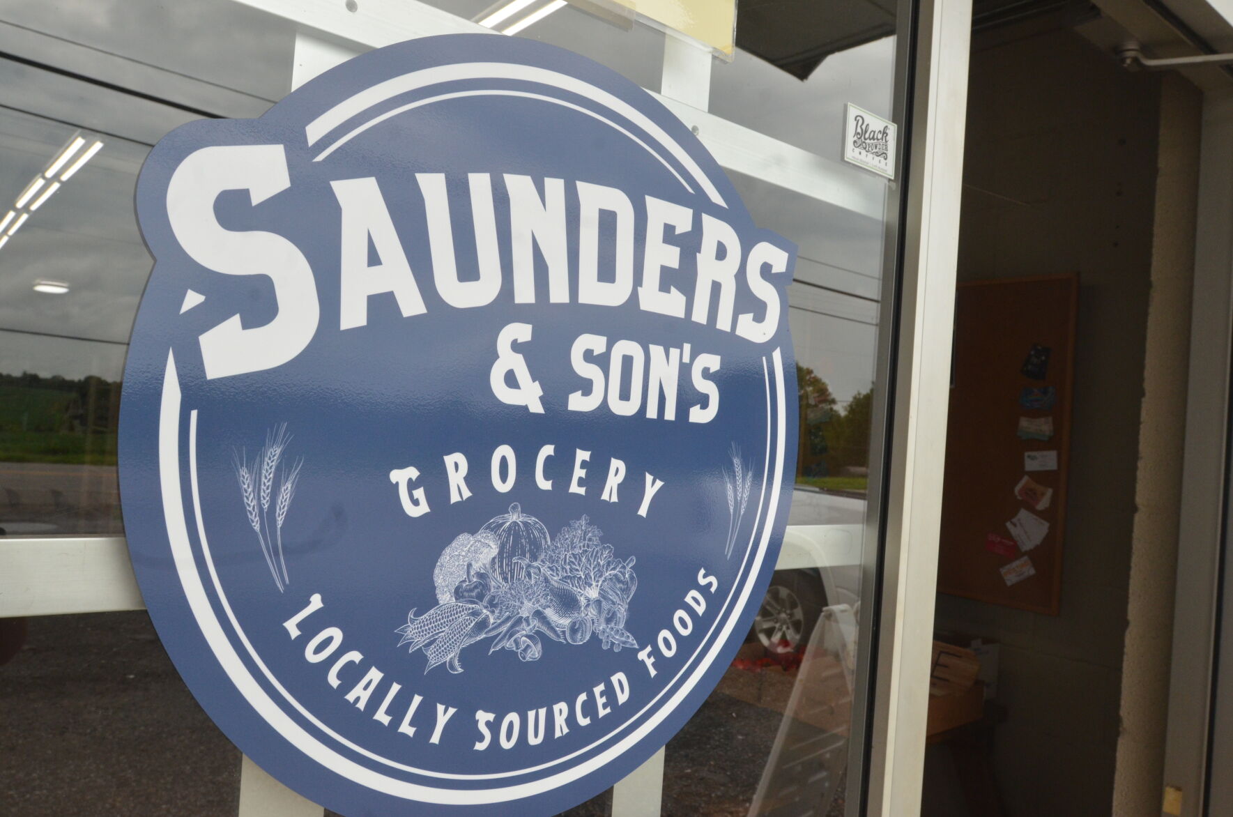 Saunders & Sons Grocery in Statesville NC offers fresh food