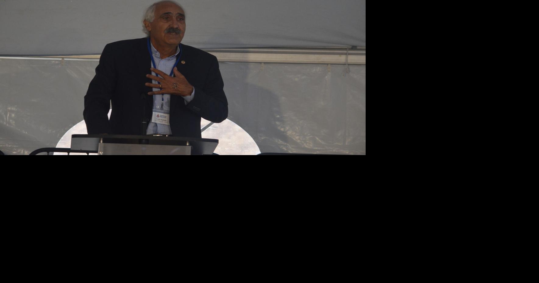 Mayor Costi Kutteh speaks at the Sherwin-Williams groundbreaking ...