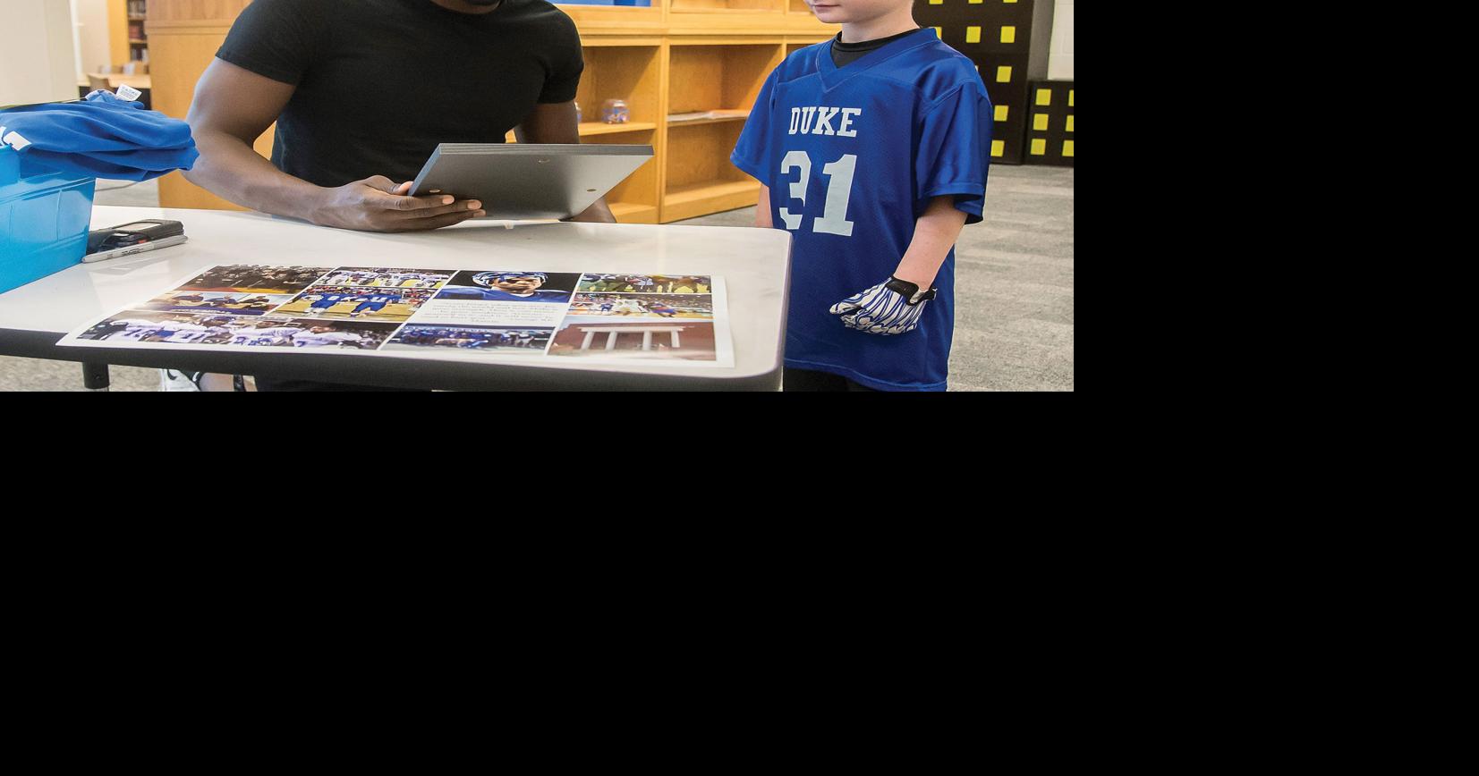 Dozens gather to show appreciation for Oakland Raiders' Borders