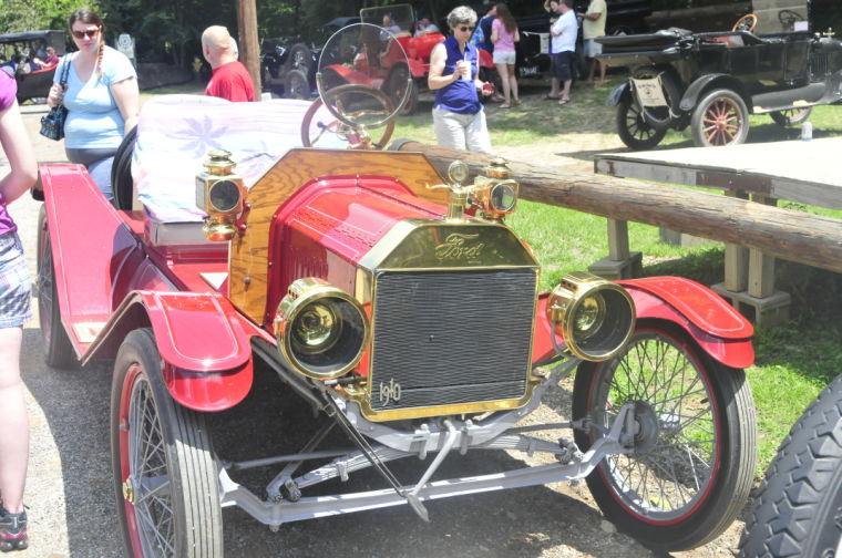 'Horseless carriages' hit trails of Love Valley | Latest Headlines ...
