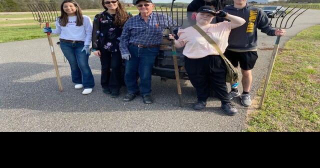 West Iredell High Interact Club helps with service project at Rescue Ranch