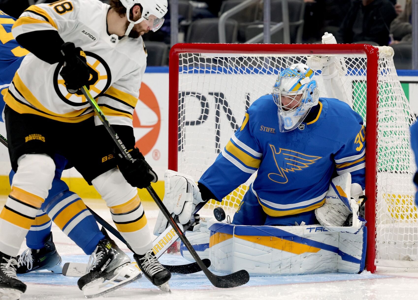 Blues' 2-game win streak ends with 5-2 loss to Bruins