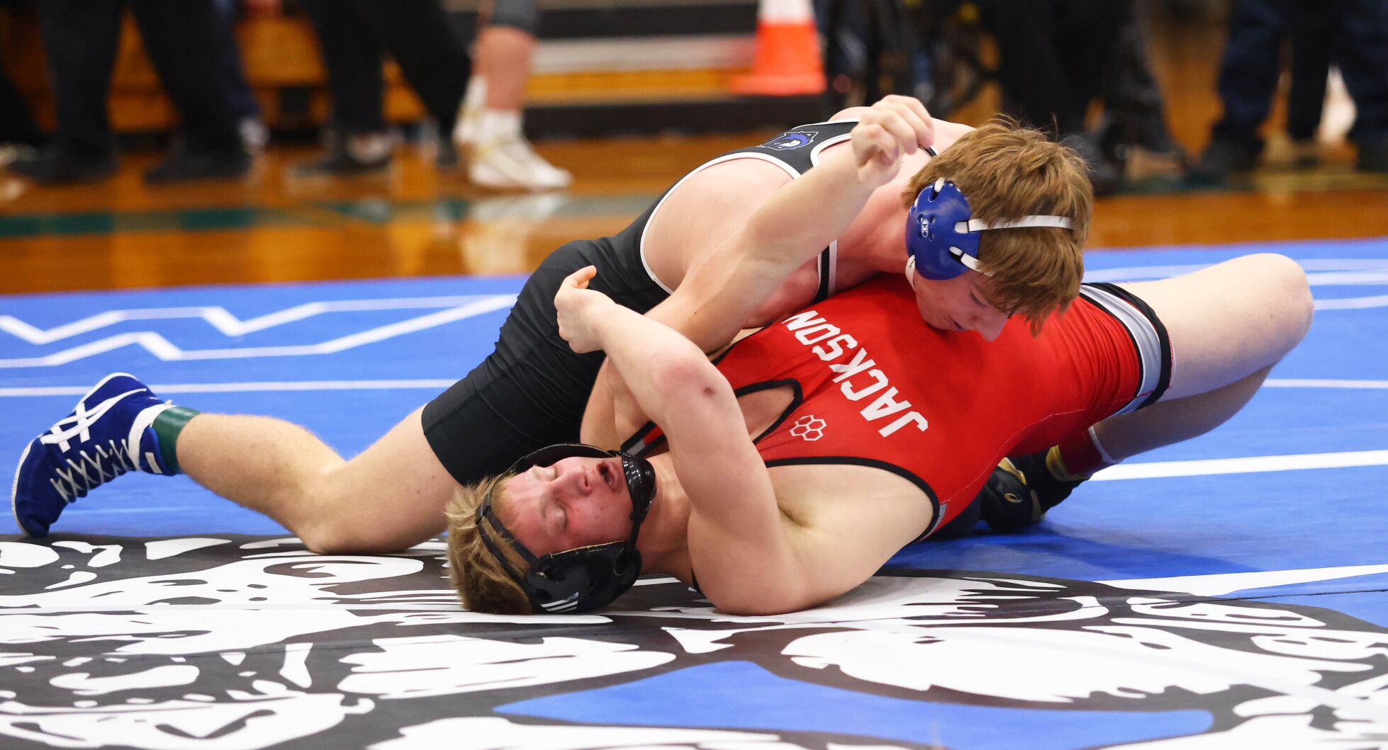 Lafayette wins district team title, qualifies 10 individuals for state