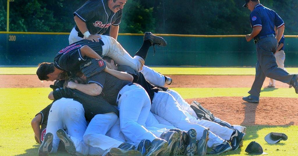 Summit's bats come alive in sectional win over No. 4 Parkway South