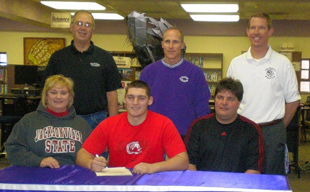 Kahoks football standout headed to Alabama