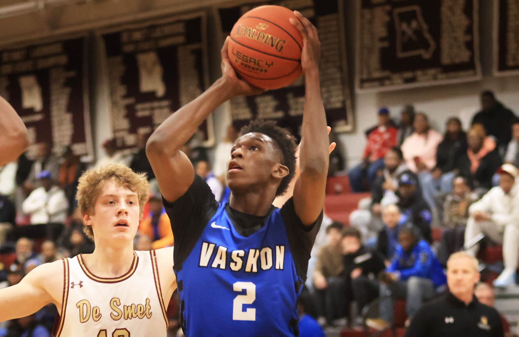 Vashon starts fast, rolls past De Smet in battle of area powers