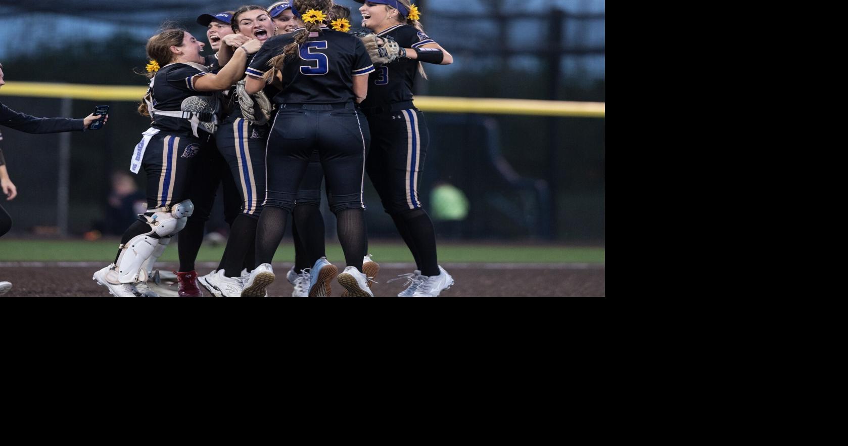 Troy explodes late to knock off Timberland in district title showdown