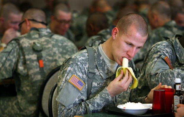 Army chow lines use color coding to promote healthy choices