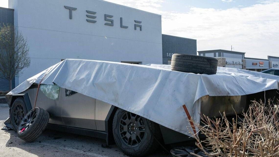 Missouri teen allegedly lit Tesla cars on fire. Feds want to imprison ...