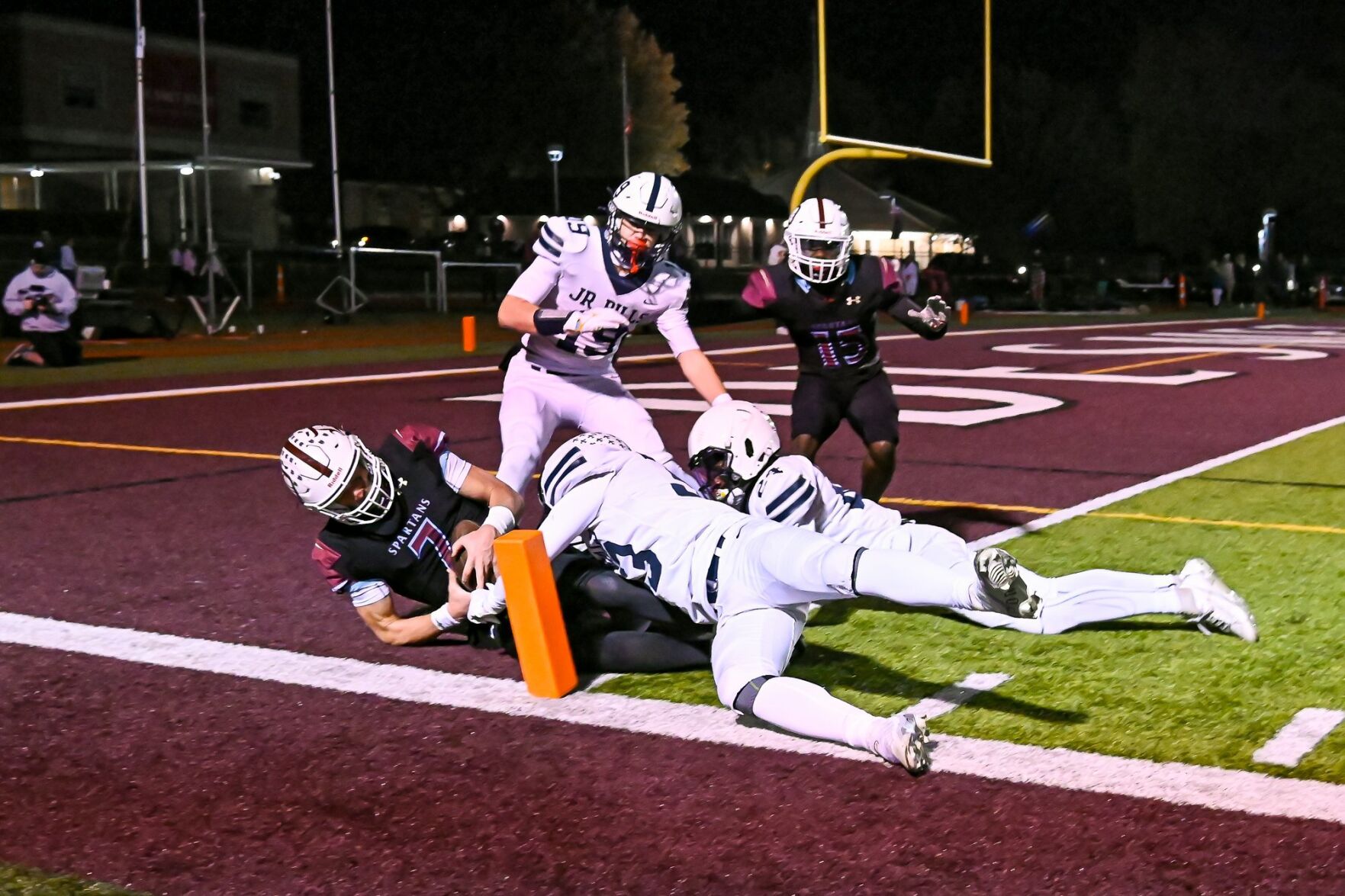 De Smet hangs on to edge SLUH and claim Class 6 District 3 title