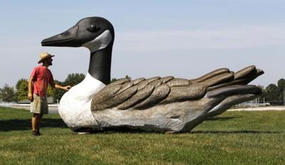 Chain-saw artist carves for equestrian games