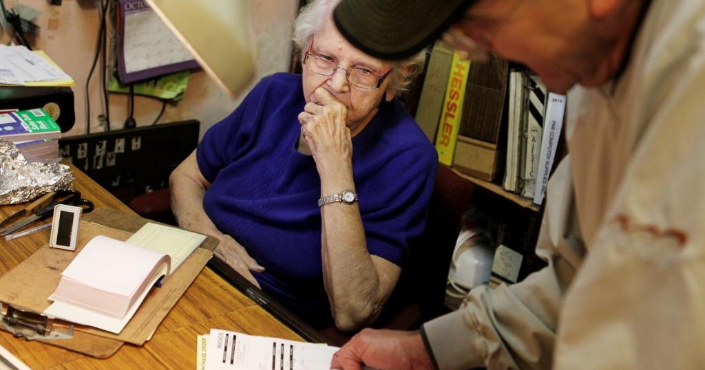 Helen Slack dies; she sold nuts and bolts at the same St. Louis ...