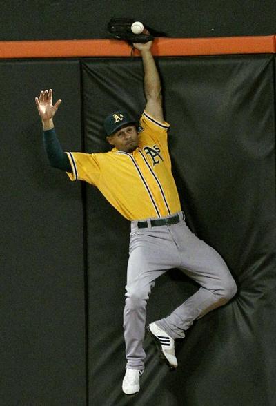 Reports: Cards discuss outfielder Coco Crisp