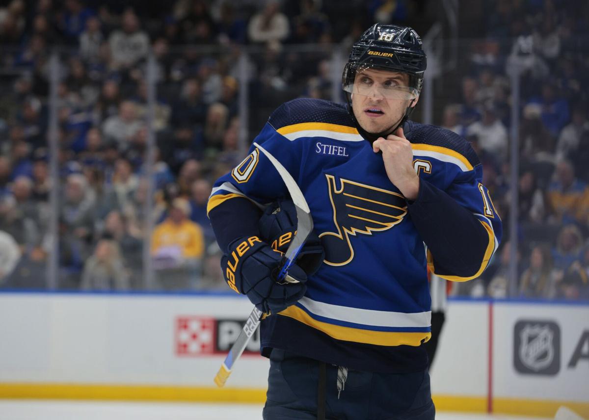 Blues captain Brayden Schenn grinds away to reach 900-game plateau