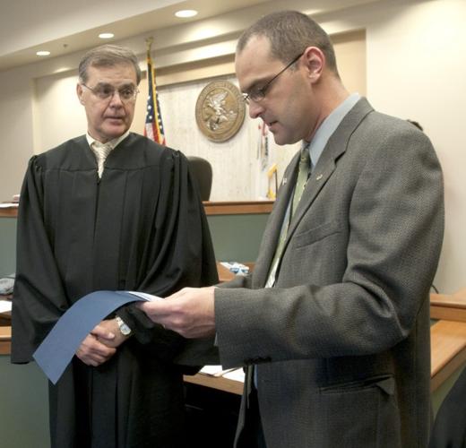 Veterans' court judge hands off court he helped create