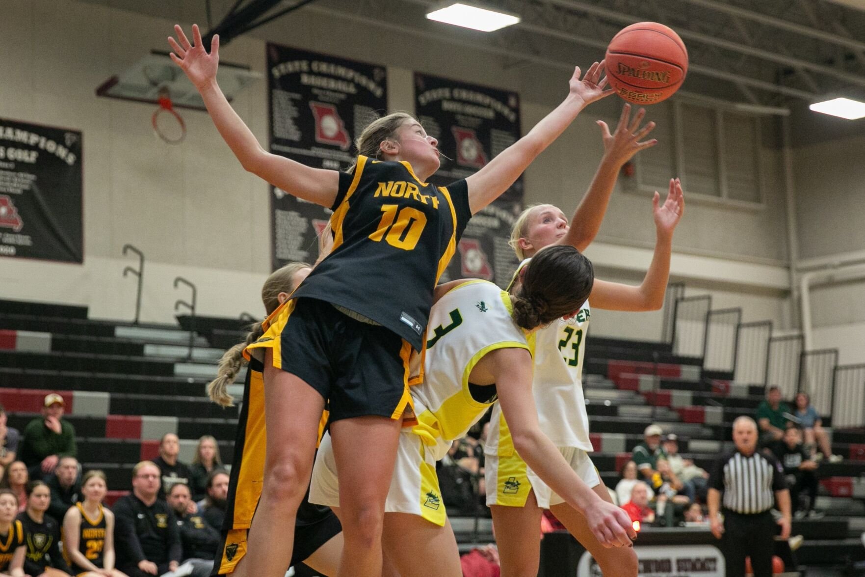 Summit Holiday Hoops, first round: Francis Howell North 52, Lindbergh 41