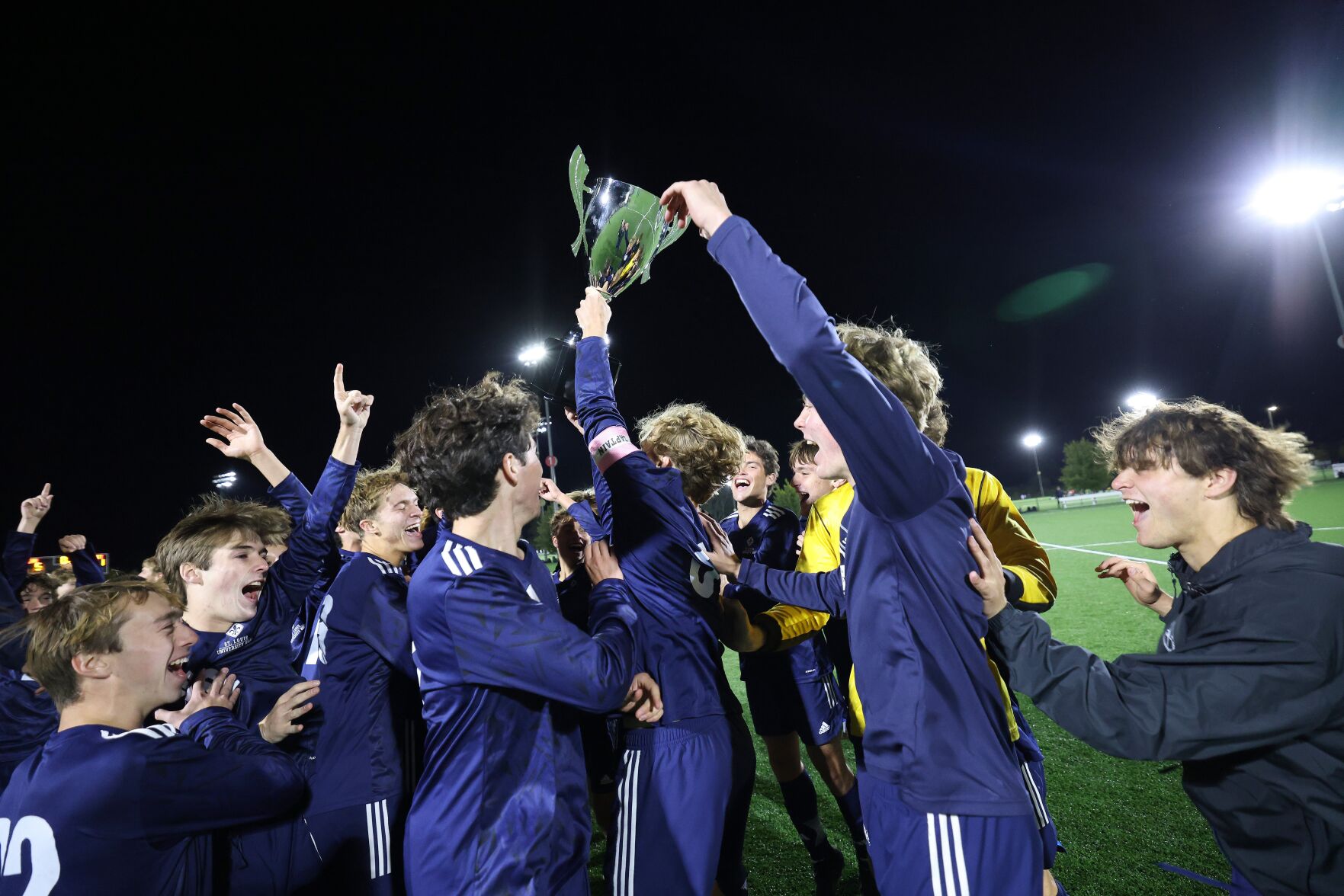 St. Louis High School Champions League, final: SLUH 5, De Smet 1