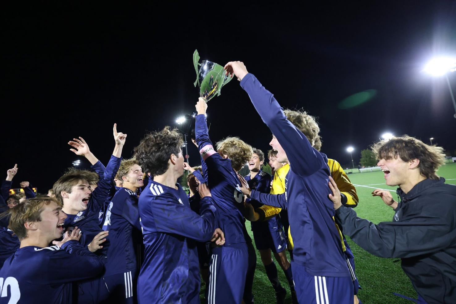 St. Louis High School Champions League, final: SLUH 5, De Smet 1