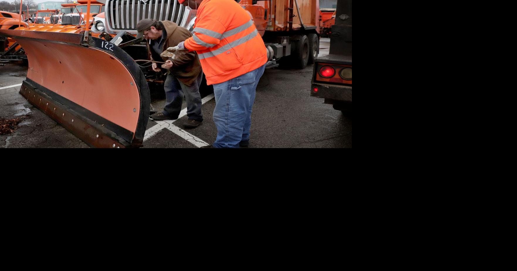 Road crews ready as cold weather, wintry mix move into St. Louis area