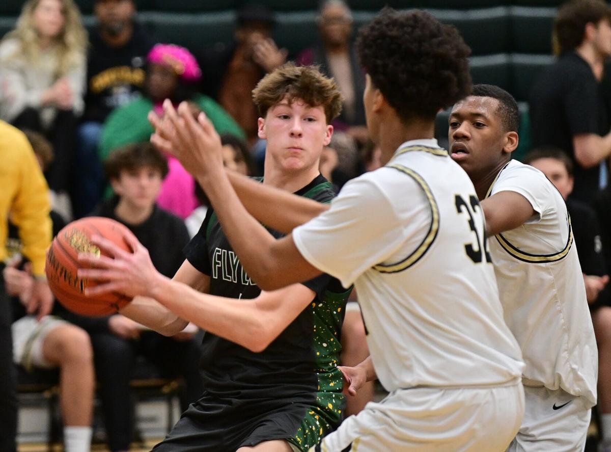 Lindbergh clamps down defensively in 2nd half to top Oakville for ...