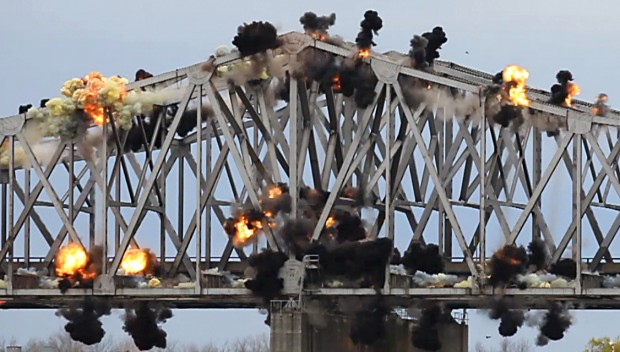 More than 1,000 watch demolition of Blanchette Bridge