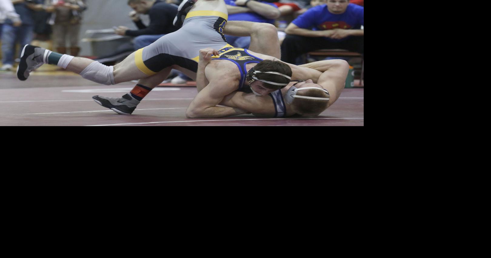 Flynn remains perfect, helps Howell to St. Charles West title