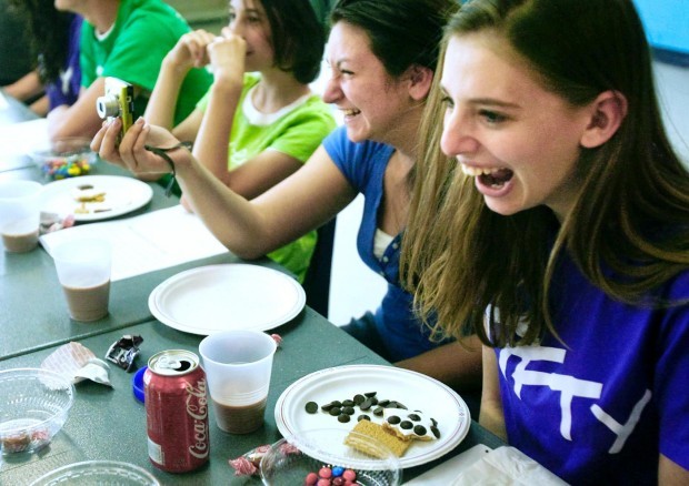 'Chocolate' Seder gets kids involved in Passover