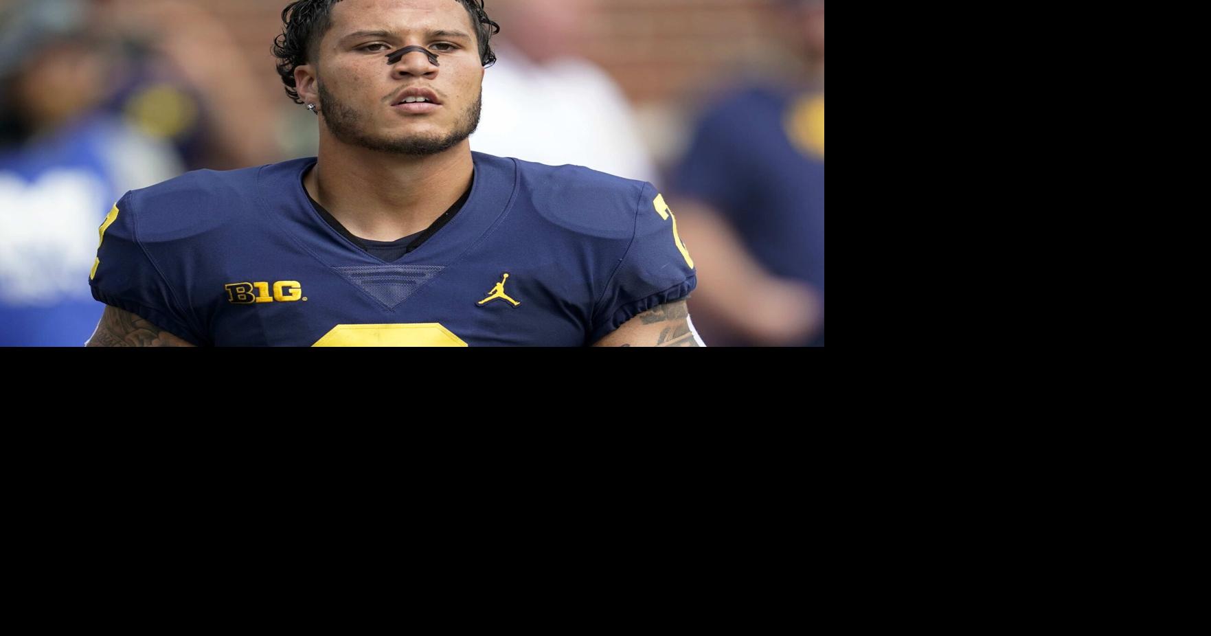 Michigan running back Blake Corum leaves with injury vs. Illinois football