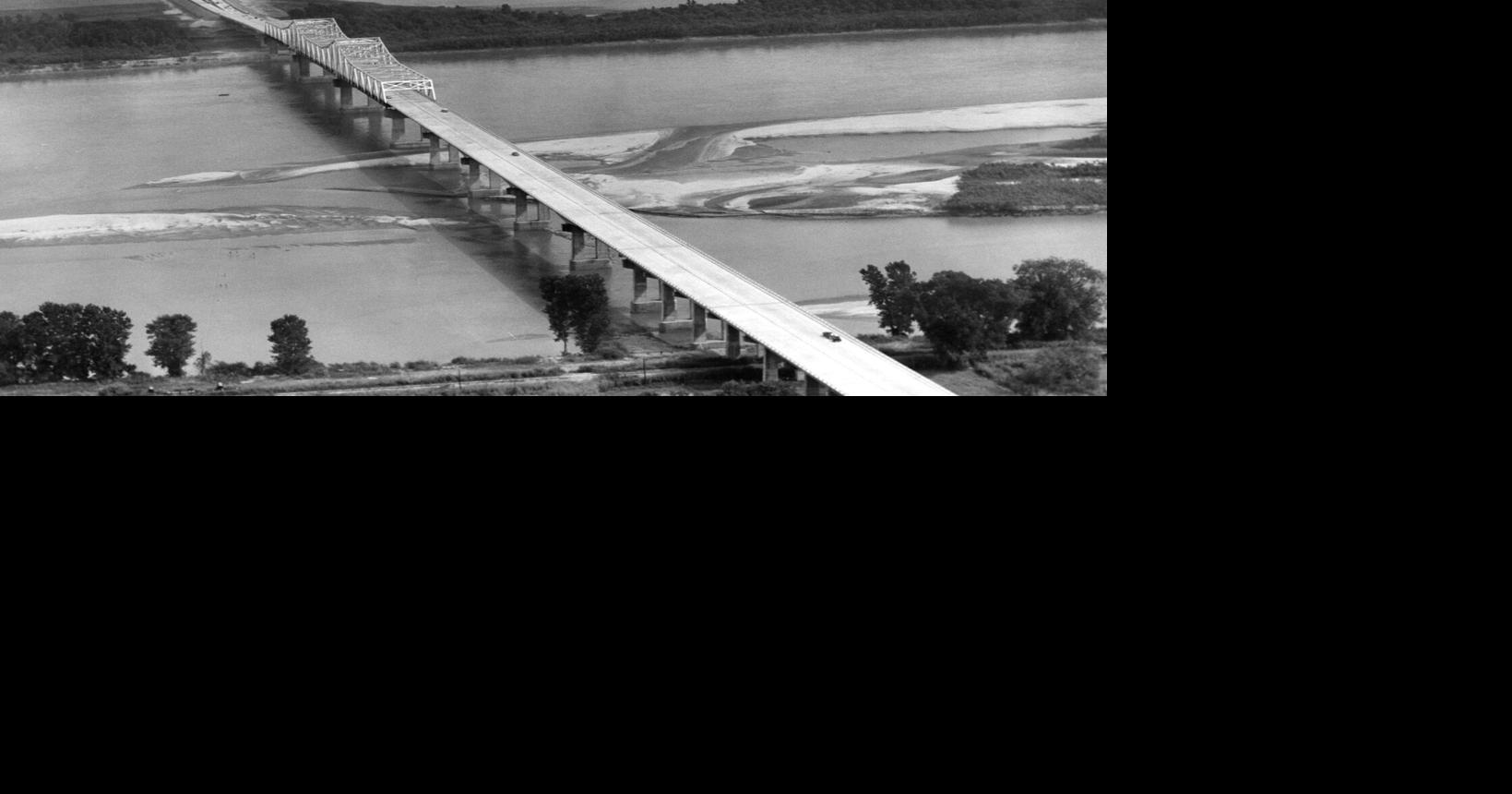 1958: A new bridge opens the road between St. Louis and St. Charles