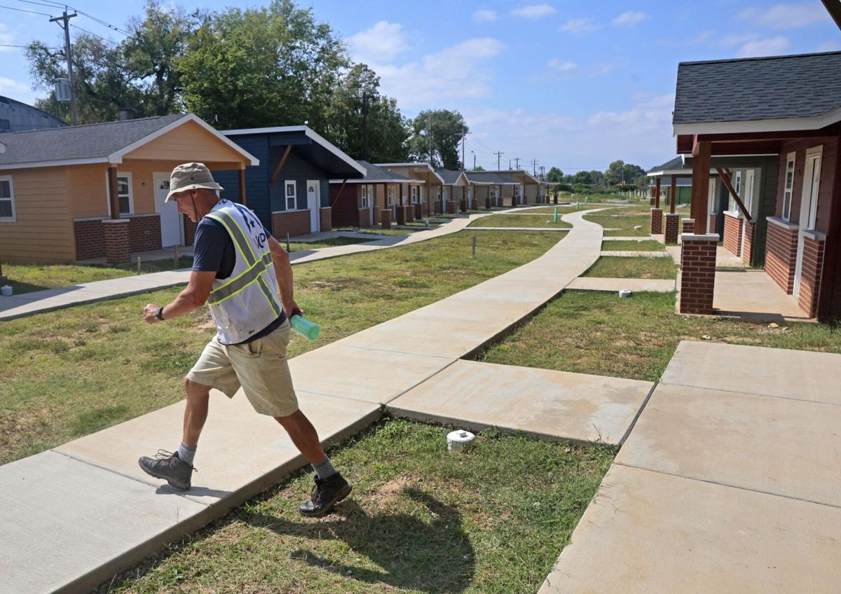 Homeless veterans set to move into St. Louis tiny home village this fall
