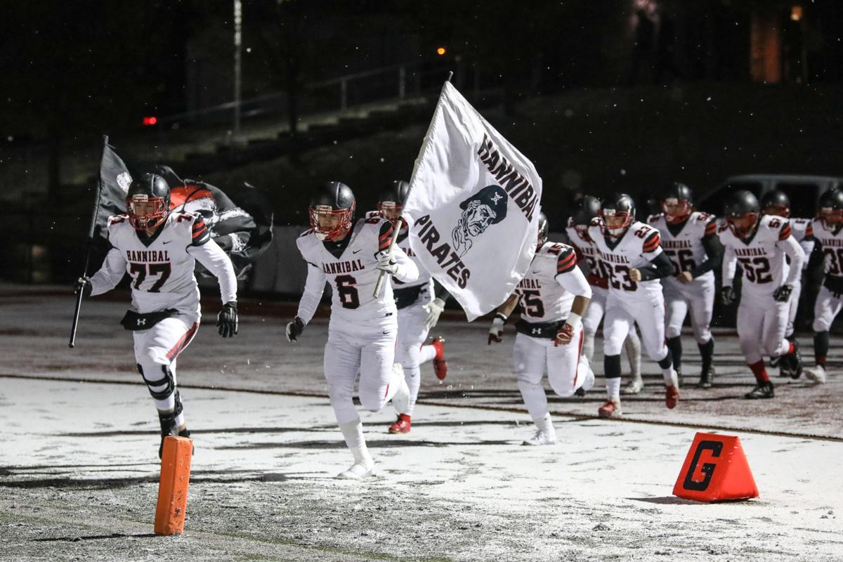 Big fourth quarter lifts Hannibal past Fort Zumwalt East in district ...