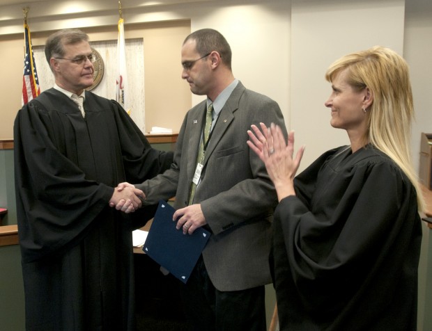 Veterans' court judge hands off court he helped create