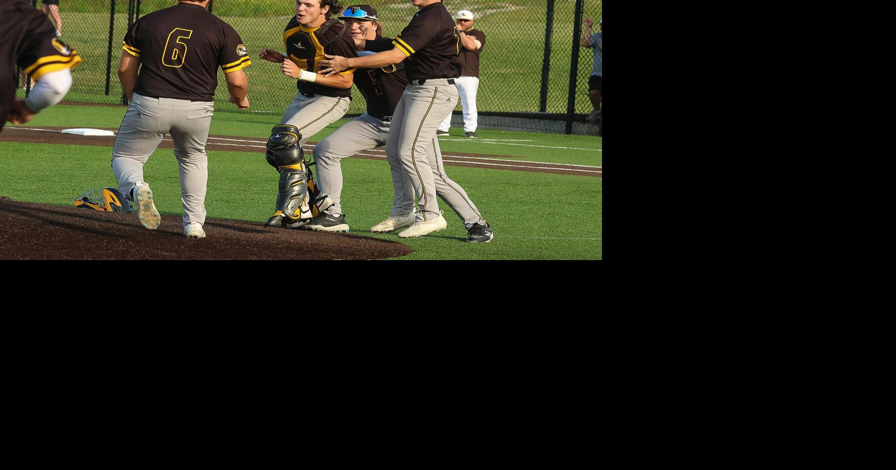 Schirmer, Festus roll past Windsor for third consecutive district championship