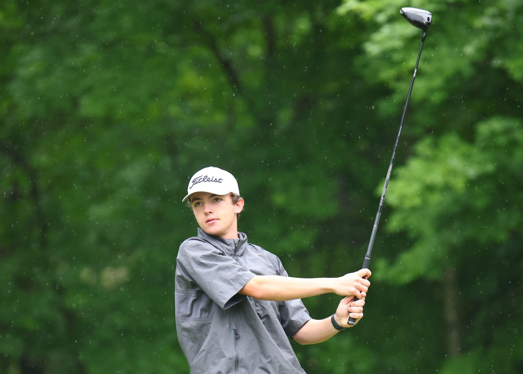 Freshman's first hole-in-one helps SLUH earn first team state ...