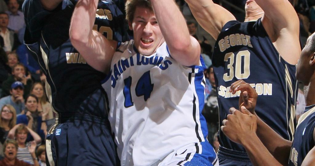 Evans' double-double lifts Billikens