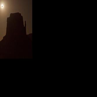 Solar eclipse mania spurs festivals, tours, sold-out hotels