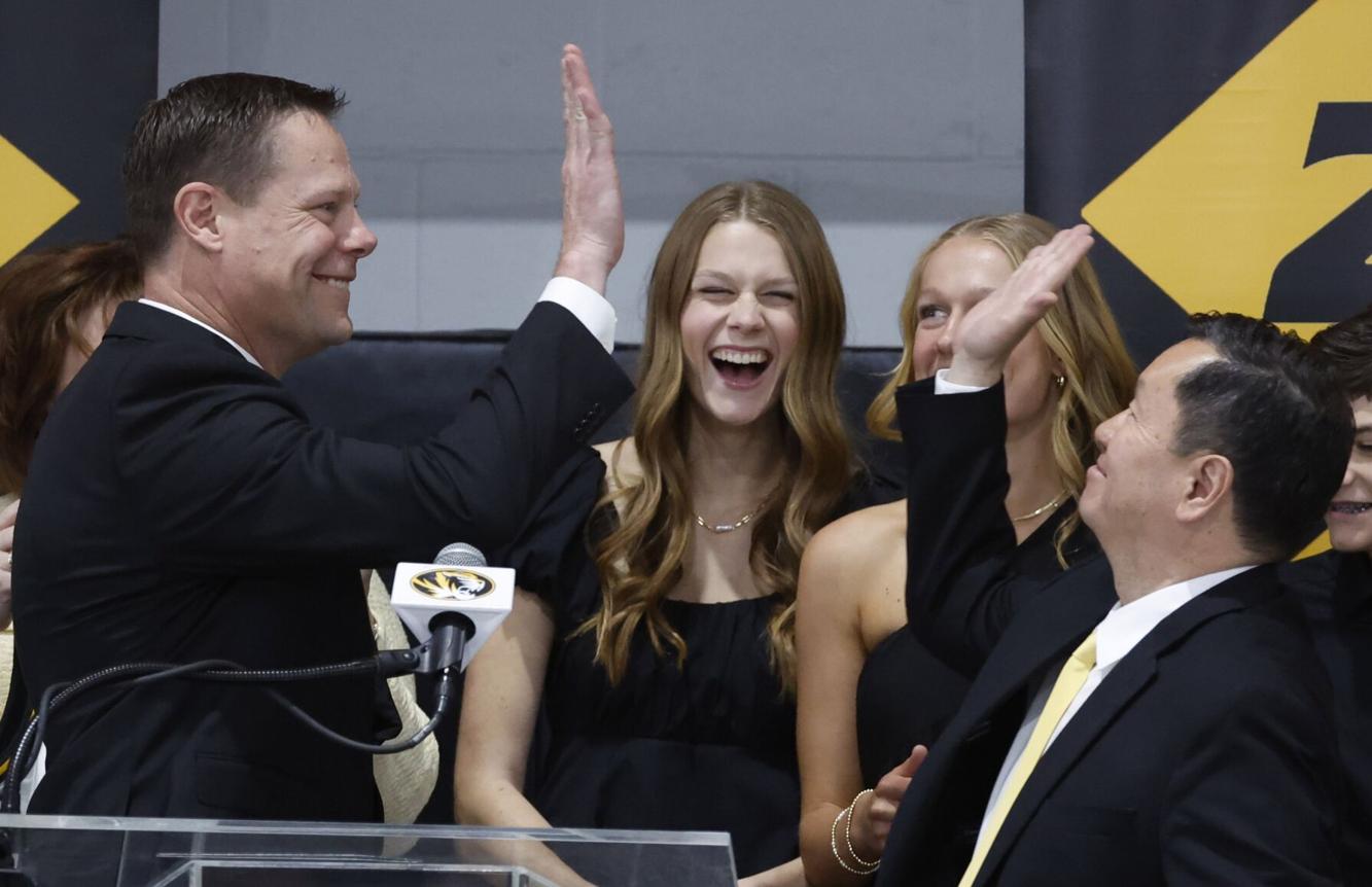 Photos: Mizzou welcomes new AD Laird Veatch with tigers, cheerleaders
